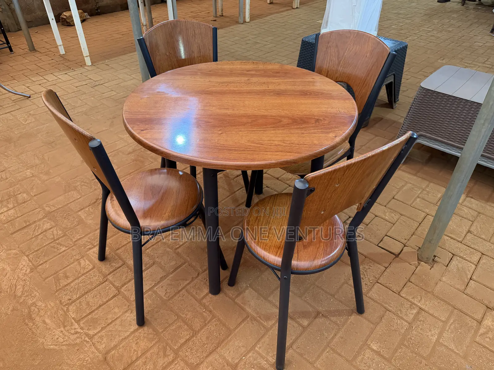 Round Dining Table Set (4-seater) in Adenta - Furniture, Bra Emma One ...