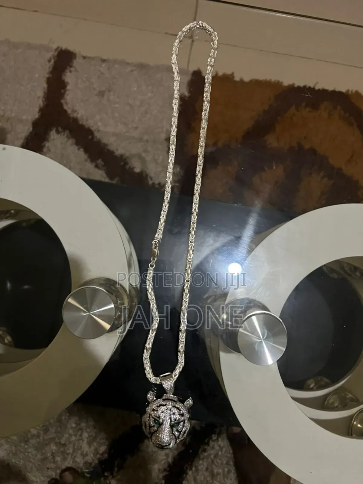Hand Mode Silver Chain With Locket in Tema Metropolitan - Jewelry, Jah ...