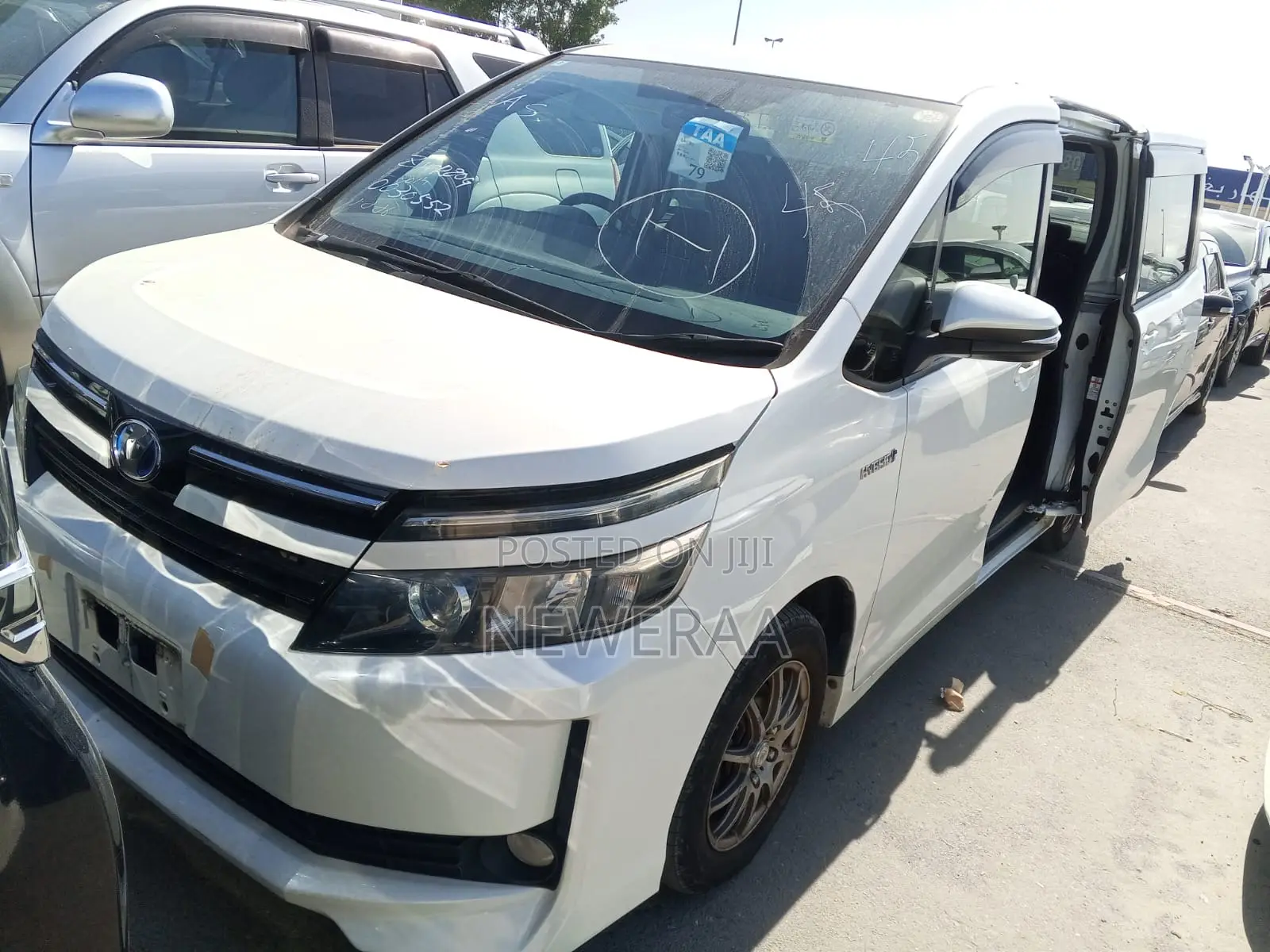 Toyota Voxy SV Premium 2014 White in Accra Metropolitan - Cars, New Era ...