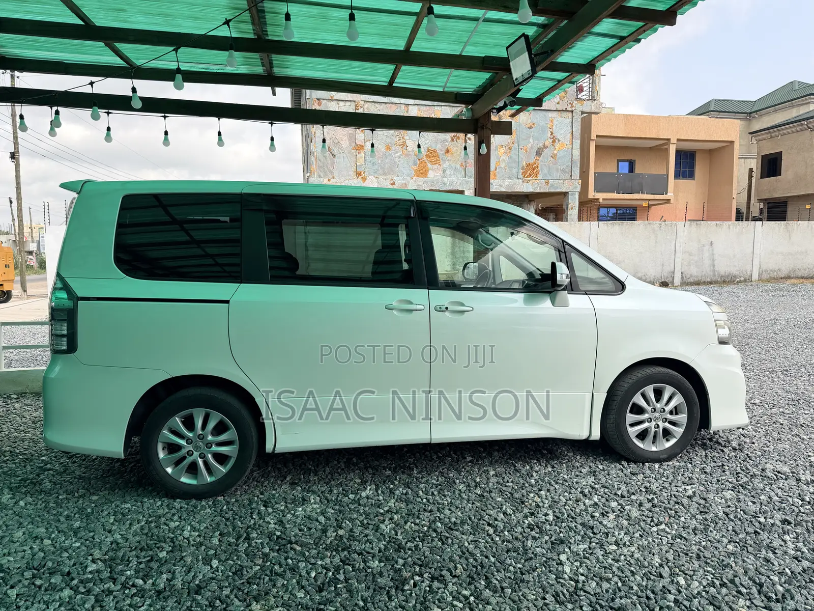 Toyota Voxy 2011 White in Achimota - Cars, Isaac Ninson | Jiji.com.gh