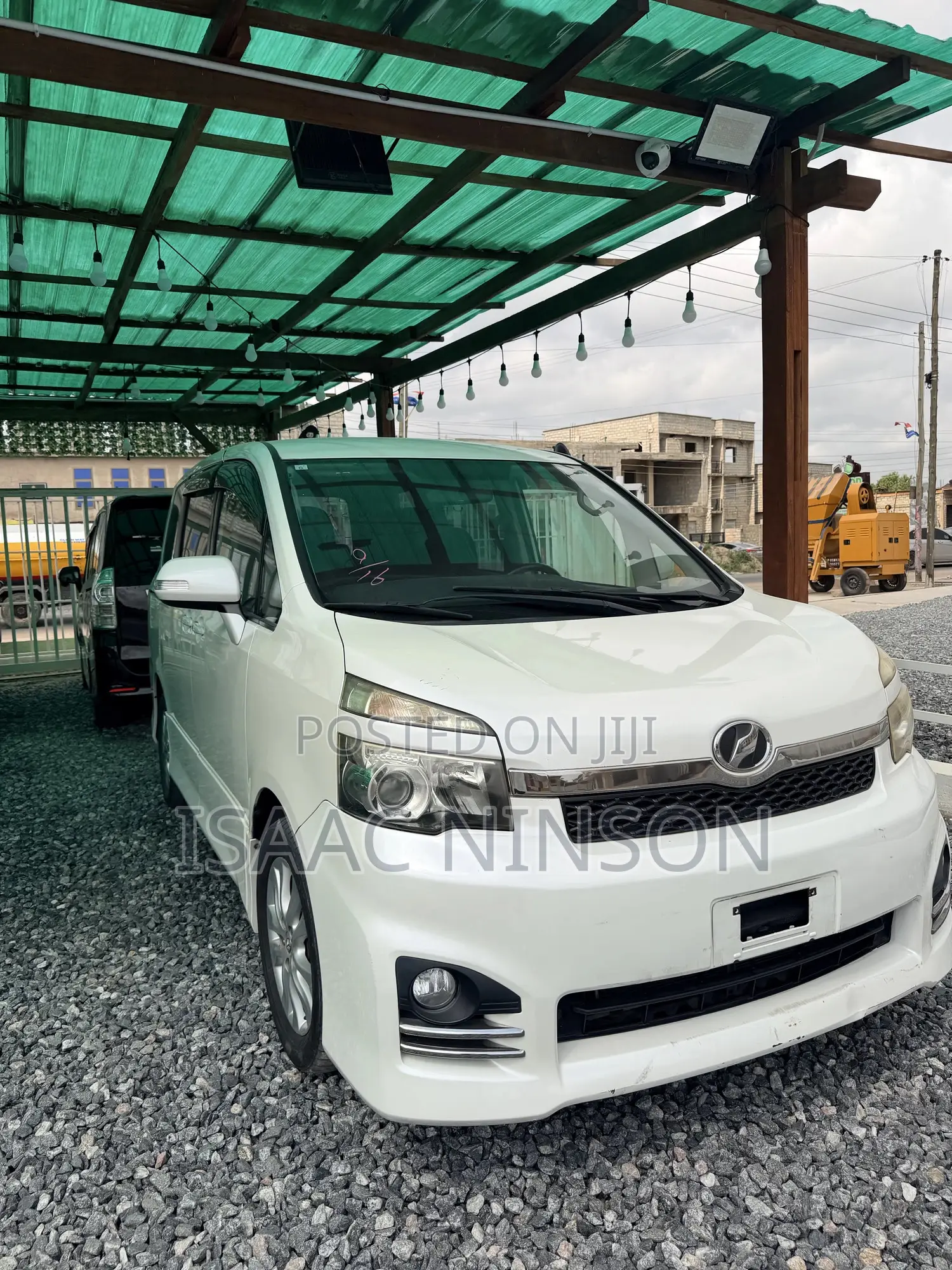 Toyota Voxy 2011 White in Achimota - Cars, Isaac Ninson | Jiji.com.gh