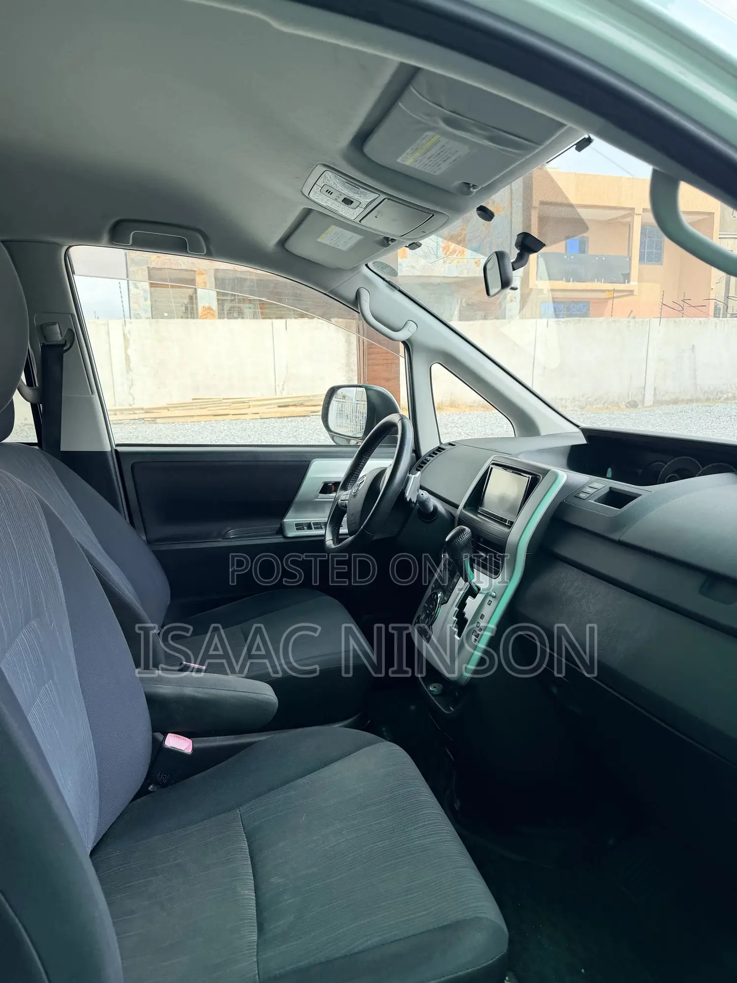 Toyota Voxy 2011 White in Achimota - Cars, Isaac Ninson | Jiji.com.gh