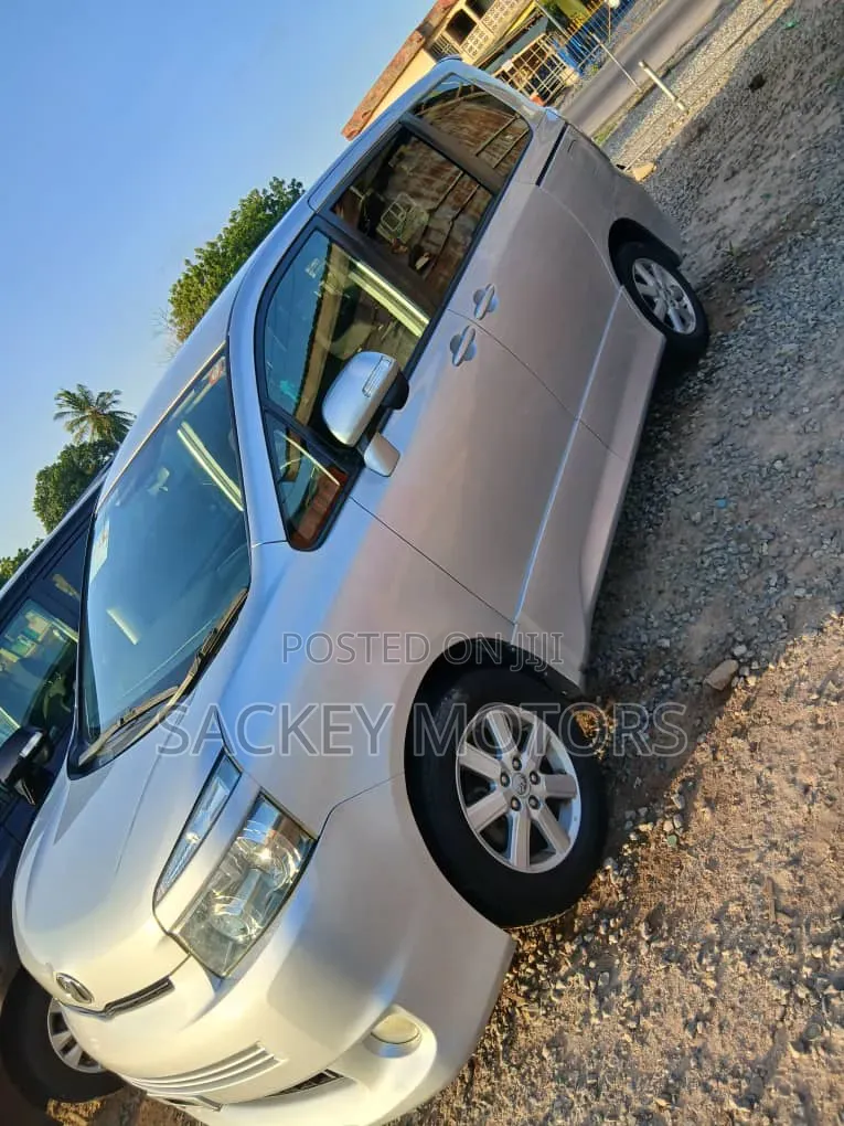 Toyota Voxy 2010 Silver for sale - Price: GH₵ 150,000 on Jiji.com.gh ...
